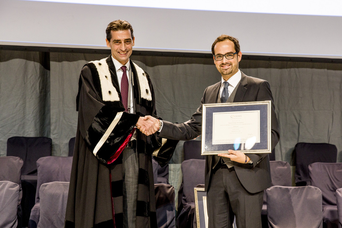 “CEMS course of the year award” für Phillip Nell